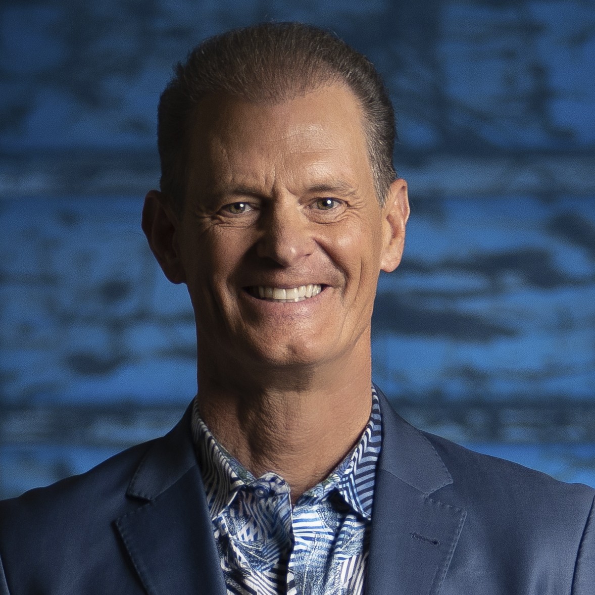 Mike Rayburn | Eagles Talent | Comedic Musician