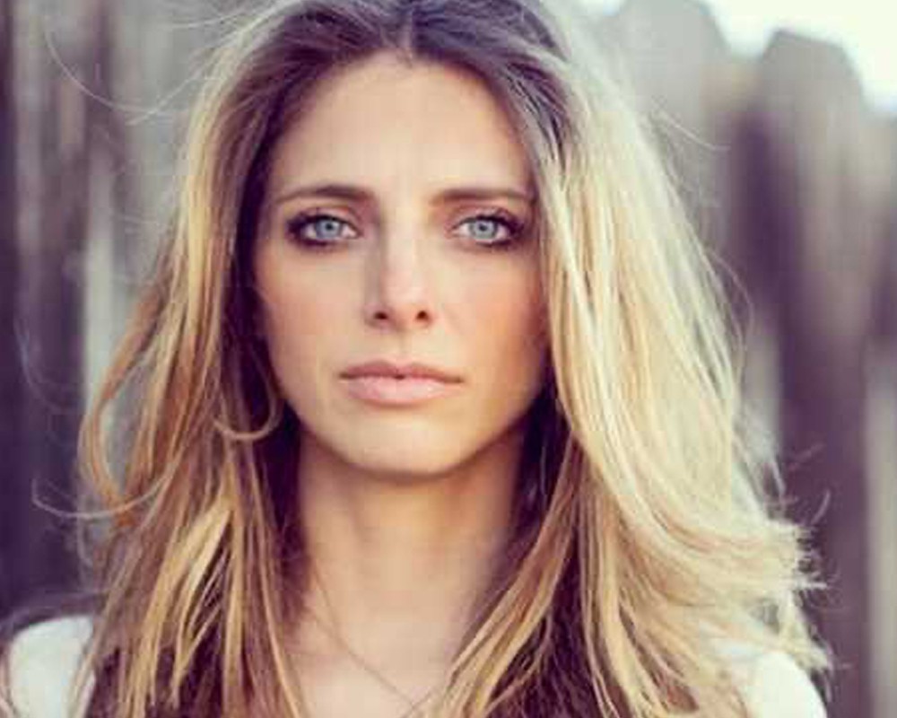 Janine Stange | Eagles Talent